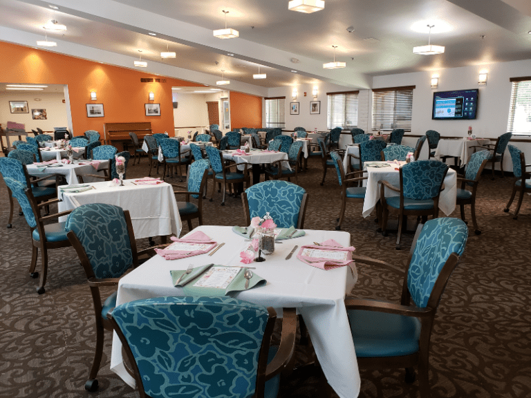Dining at Glencroft - Glencroft Center for Modern Aging